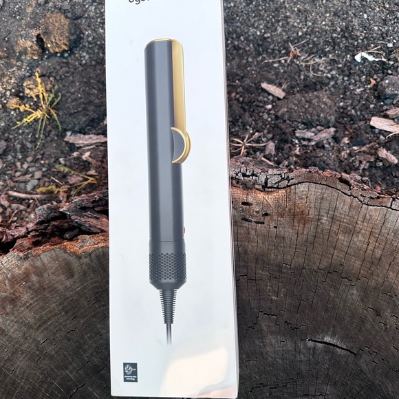 Dyson | Accessories | Dyson And Ulta Exclusive Airstrait Hair ...